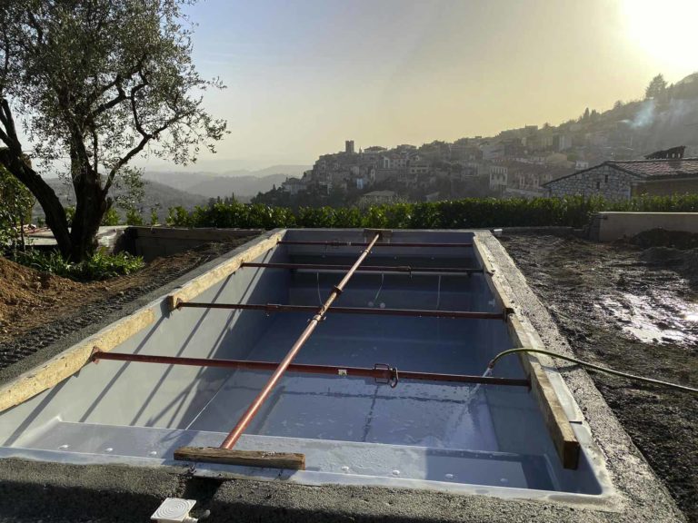 Installation piscine coque polyester en 15 étapes | SPA Piscines